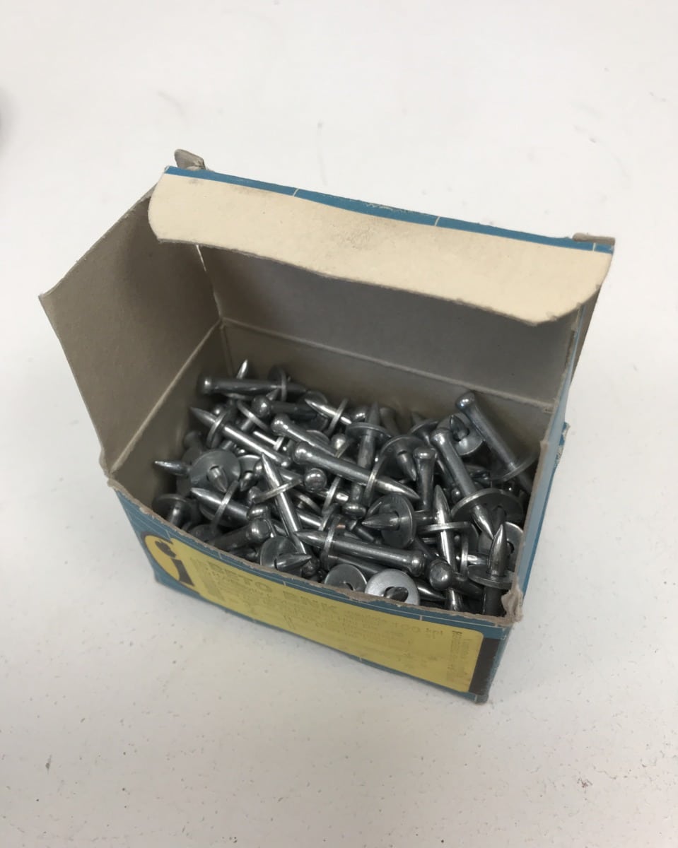 Teräsnaula aluslevyllä Beto BNK 27 mm, 100 kpl - Purkukolmio Oy